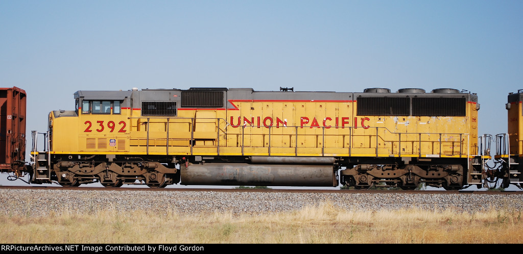 UP 2392 working the yard in late afternoon